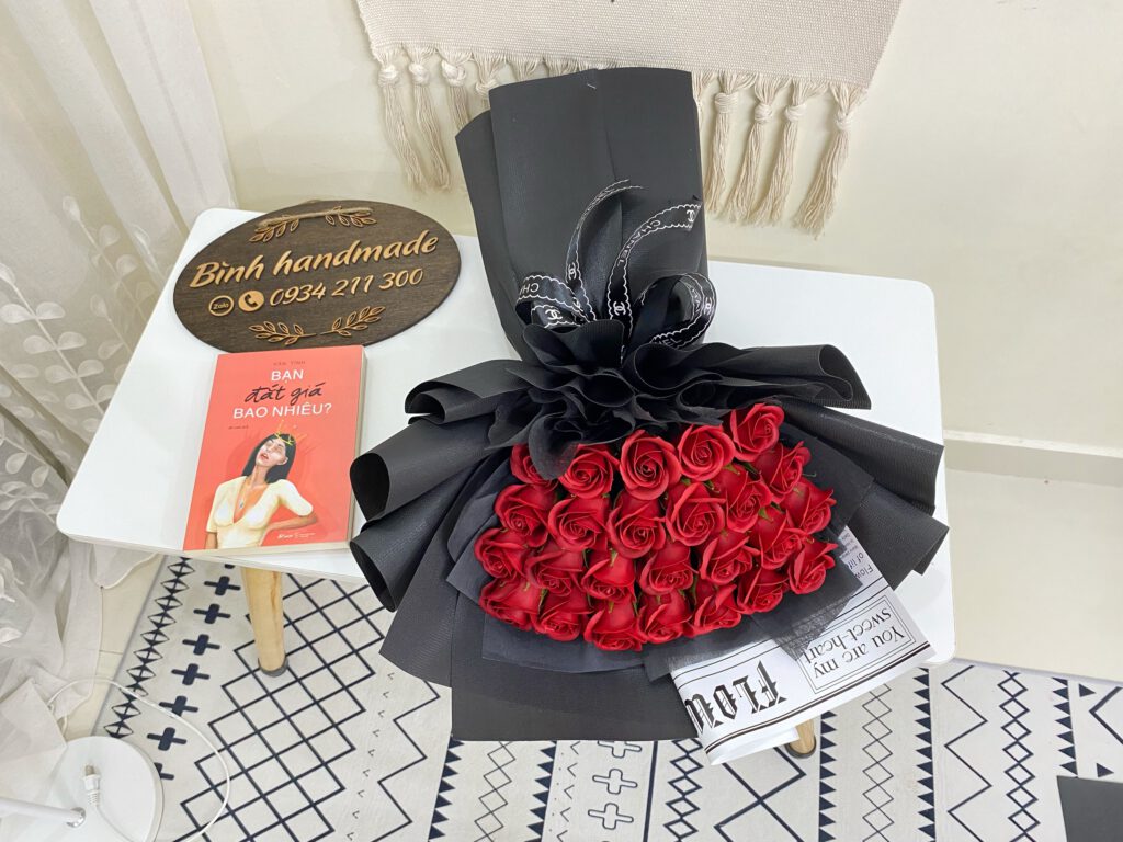 Bó hoa sáp gói giấy đen - Hoa Sáp Hải Phòng
